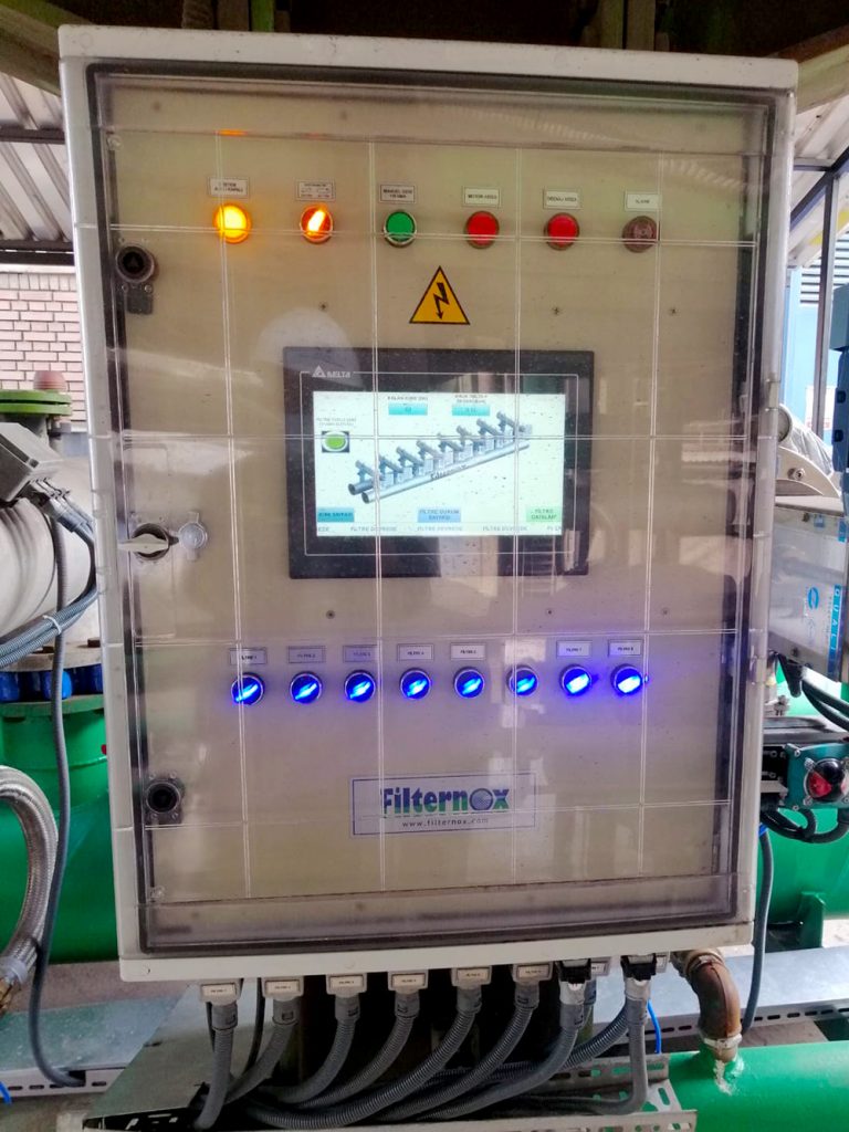 Machinery cooling water filtration system